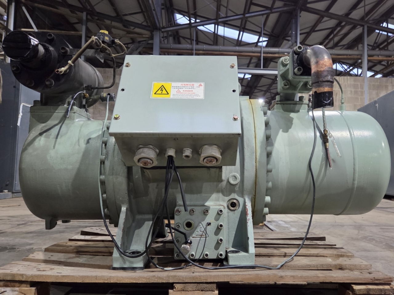 Used Fu Sheng SR-5H screw compressor on Freon. | HOS BV
