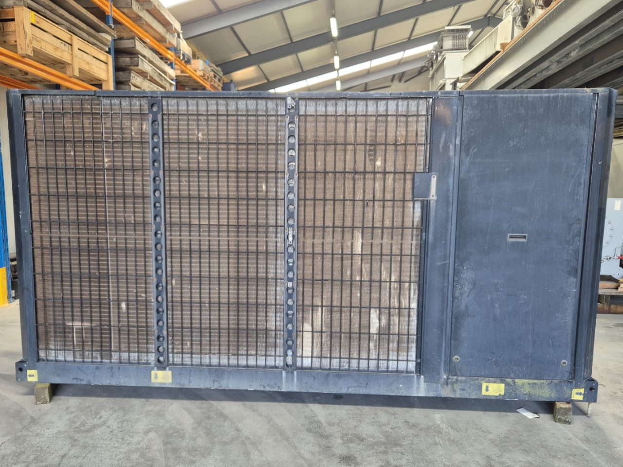 Used Carrier 30 RA 240 air-cooled chiller R407C | HOS BV