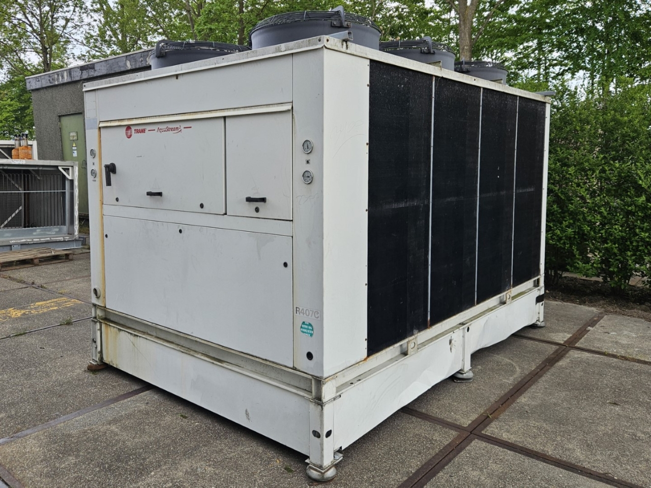 Used Trane CGAN 900 air-cooled chiller R407C | HOS BV
